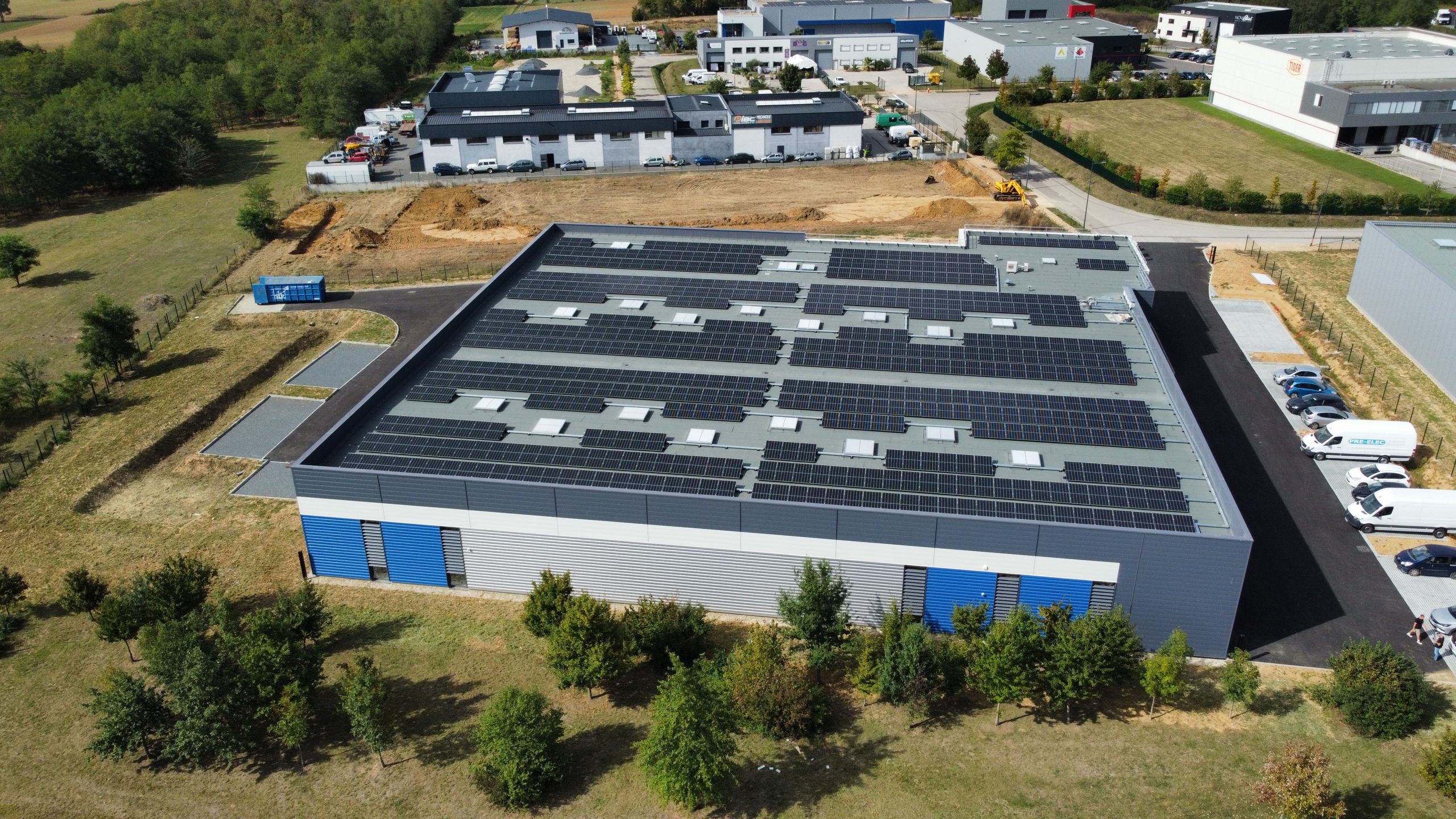Bâtiment Industriel : toiture photovoltaïque 220kWc (Toit plat)