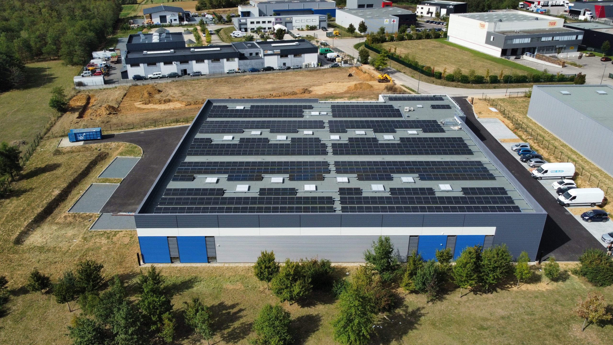 Bâtiment Industriel : toiture photovoltaïque 220kWc (Toit plat)